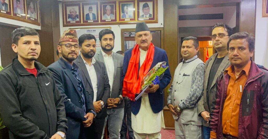 राष्ट्रिय भन्सार एजेन्ट परिषद् नेपालले अर्थमन्त्री डा. प्रकाशसरण महतलाई ...